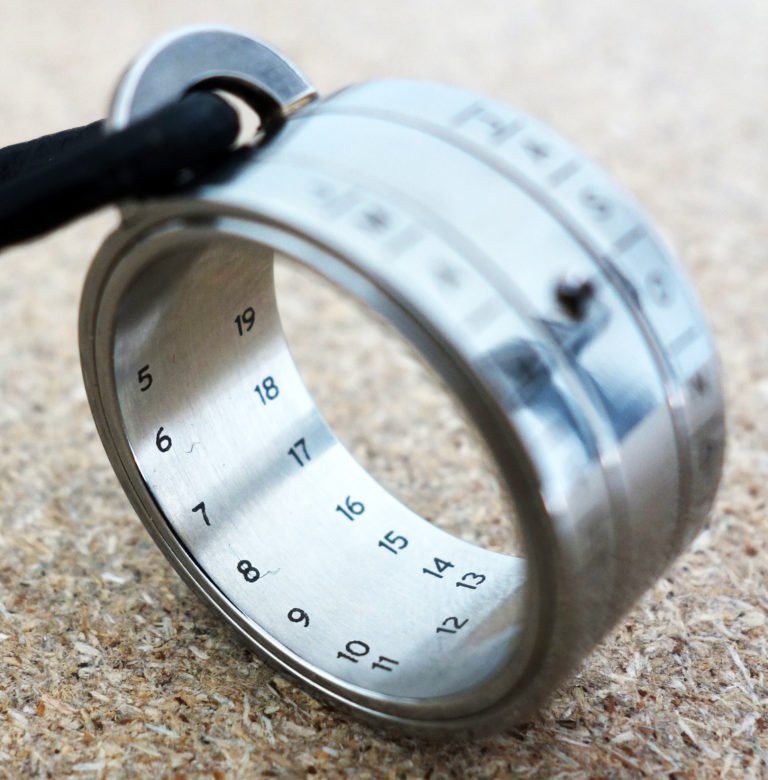 NOMOS Sonnenuhr-Ring / Bauernring: Preisbrecher-Manufakturkaliber aus ...