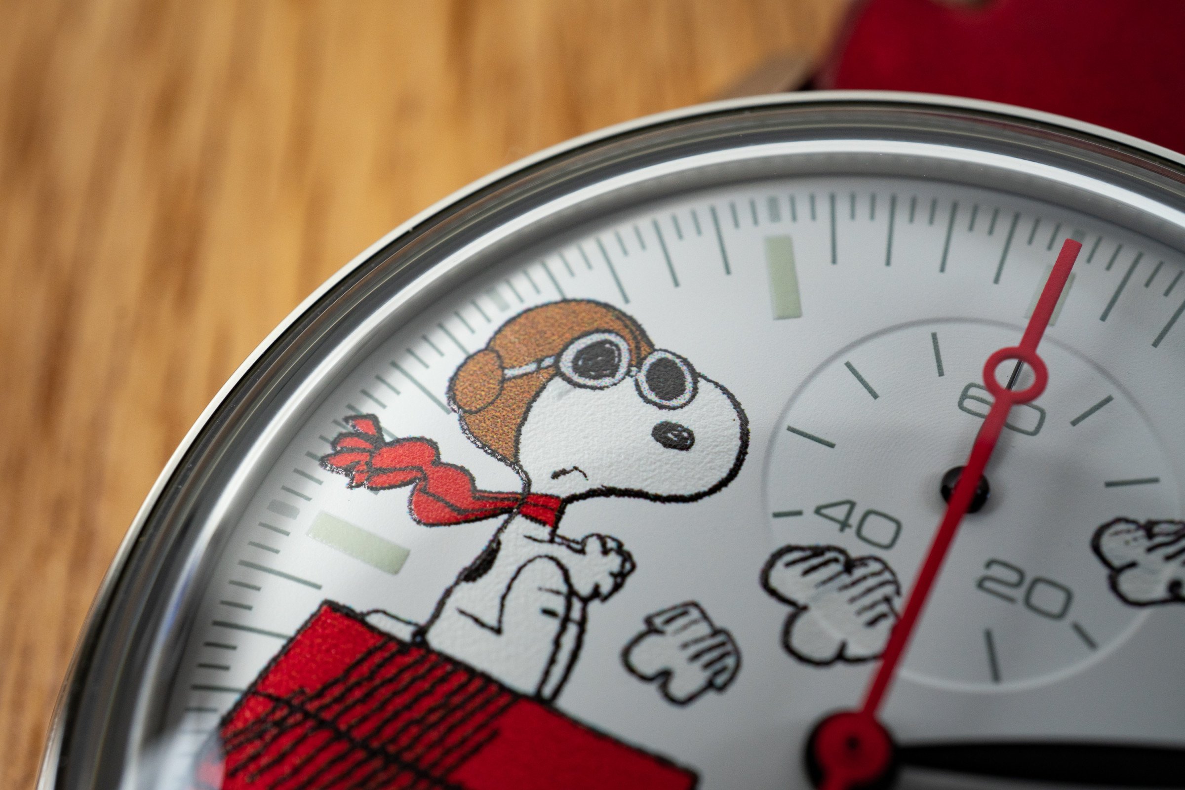 UNDONE Peanuts-Uhr / Moonwatch: Sonderedition mit Snoopy, Charlie Brown ...