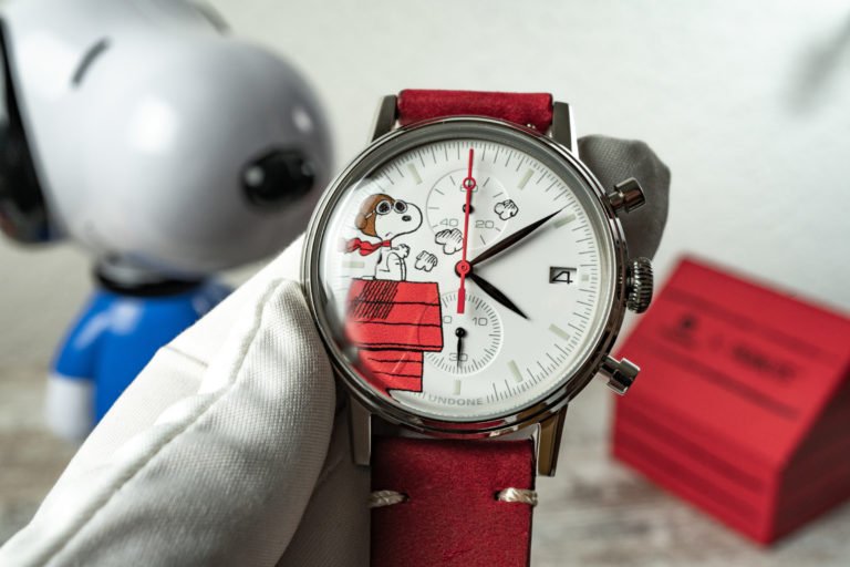 UNDONE Peanuts-Uhr / Moonwatch: Sonderedition mit Snoopy, Charlie Brown ...