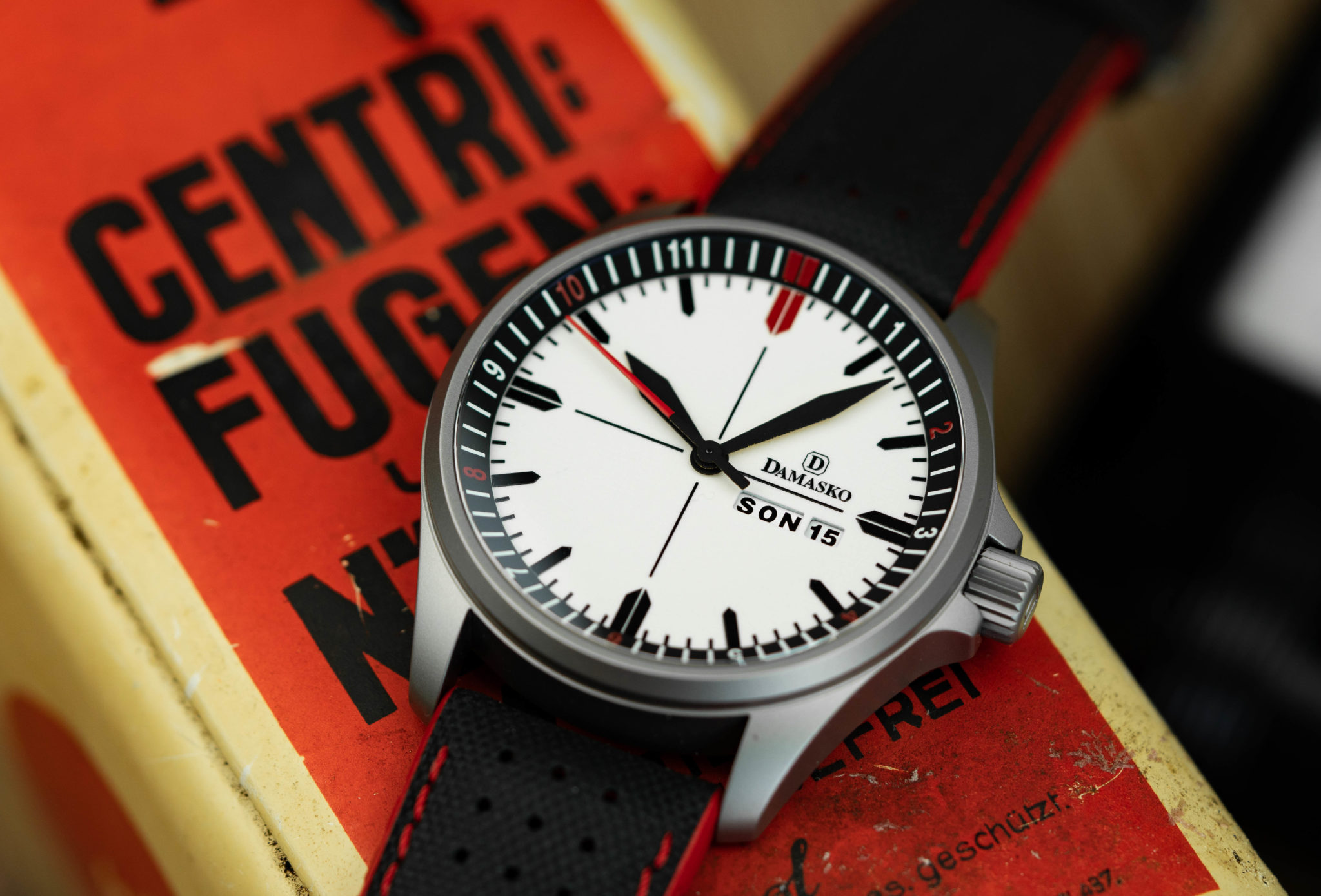 DAMASKO Uhren: Unter dem Radar - DAMASKO DA35 im Test | CHRONONAUTIX ...