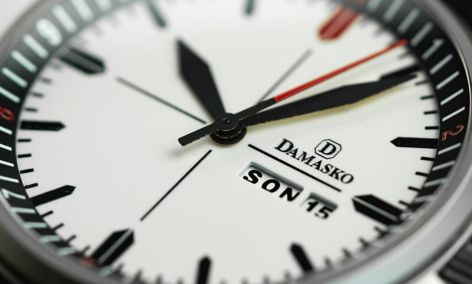 DAMASKO Uhren: Unter dem Radar - DAMASKO DA35 im Test | CHRONONAUTIX ...