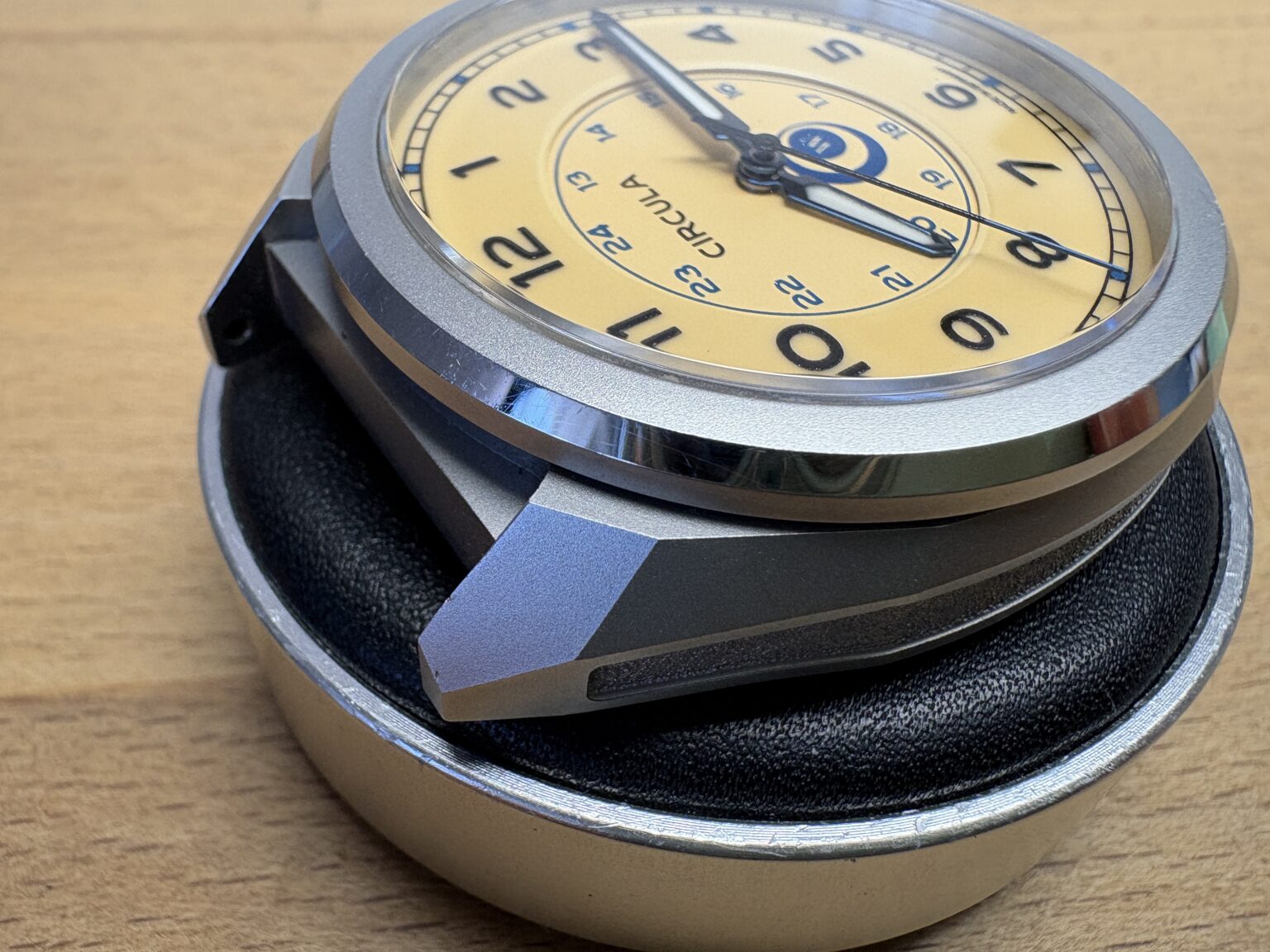 Sand im Getriebe!? Uhrmacher Leon öffnet eine Circula-Automatikuhr nach ...